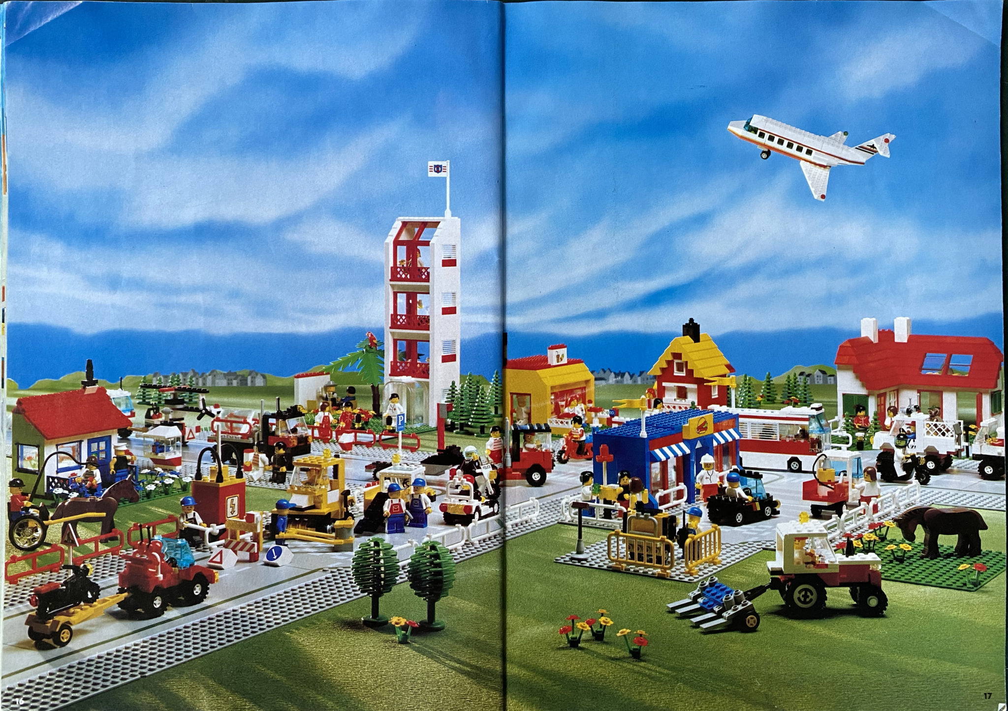 Book 260 - Page 16-17 - Back of the Box Builds