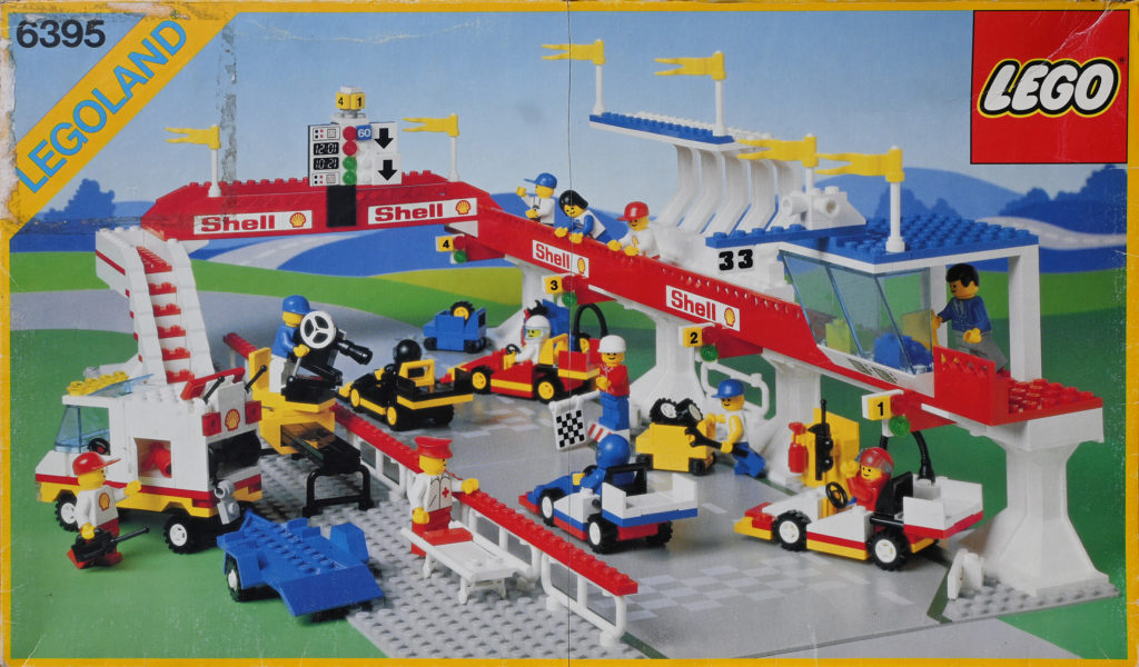 6395: Victory Lap Raceway - Back of the Box Builds